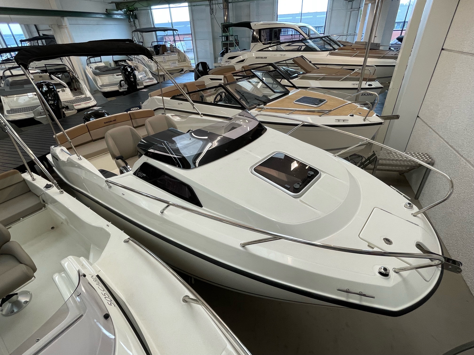 Quicksilver Activ 555 Cabin